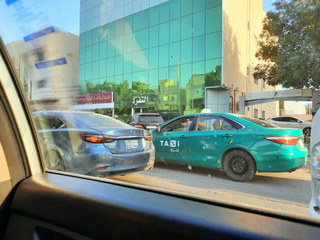 How to Get Around: Your Complete Guide to Transportation in Riyadh